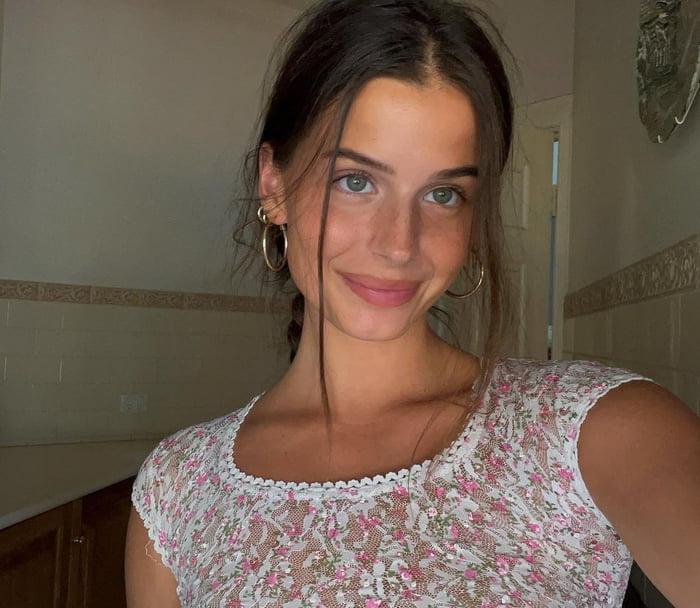 Stunning Brunette - 9GAG