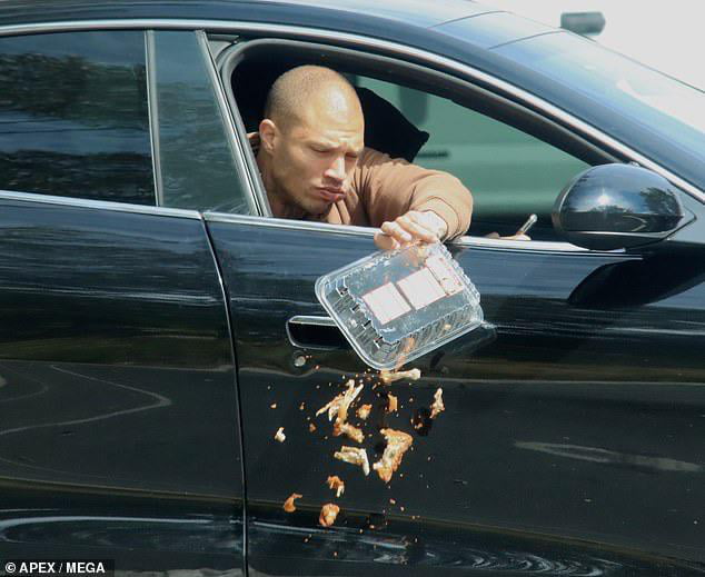 Jeremy Meeks, ‘felon bae’, dumping chicken bones out car window - 9GAG