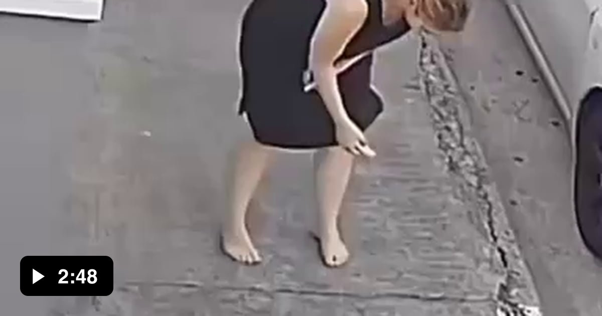 Lady draws hopscotch on sidewalk for pedestrians to have fun & dance - 9GAG