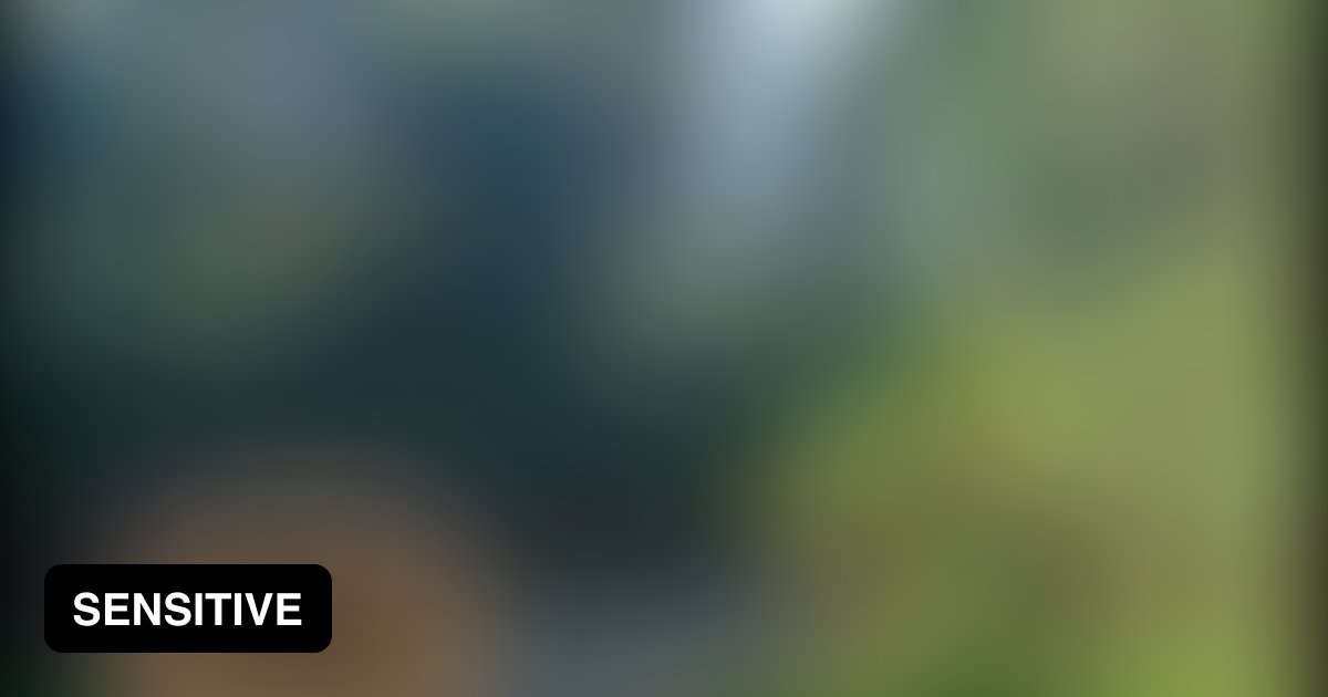 I wanna take a peek in there - 9GAG