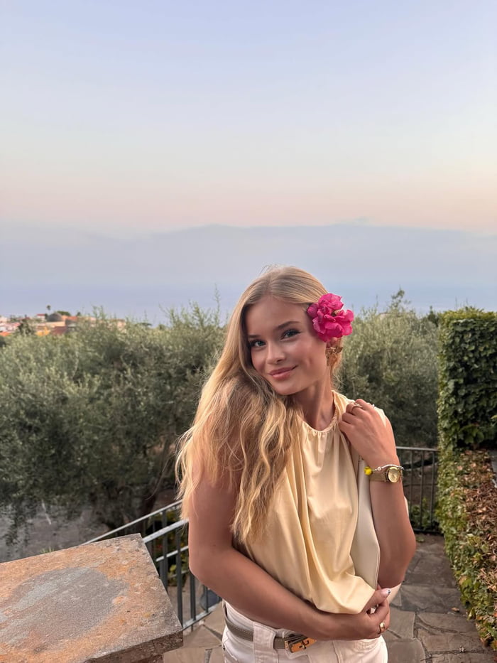 Hello world! Sending positive vibes your way. - 9GAG