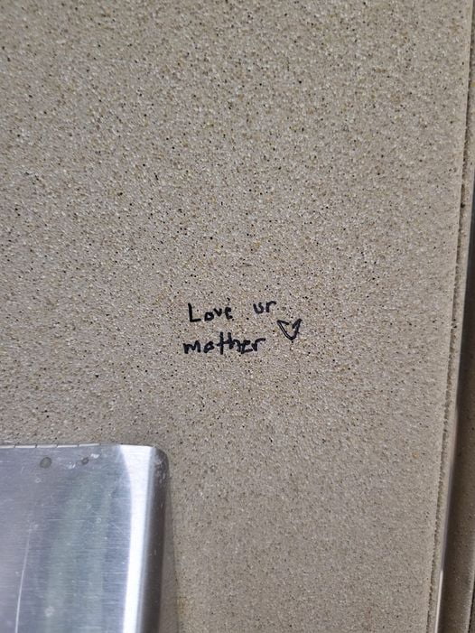 You're the boss, gas station bathroom graffiti! - 9GAG