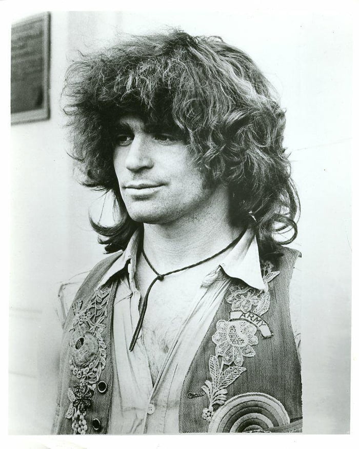 Treat Williams on the set of "Hair" (1979) - 9GAG