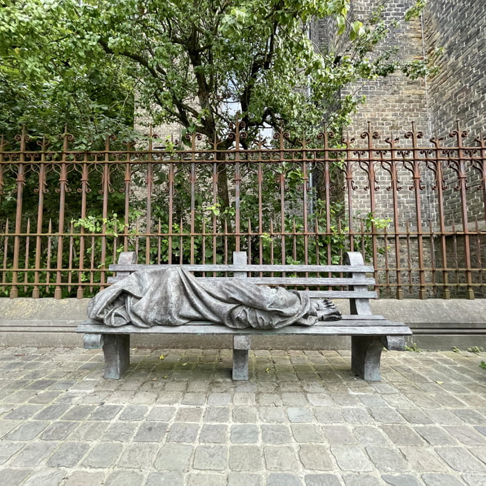 Bruges has a statue of a homeless Jesus sleeping on a park bench. - 9GAG