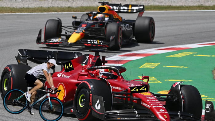 Gotta keep up that HAM BOT VER grind - 9GAG