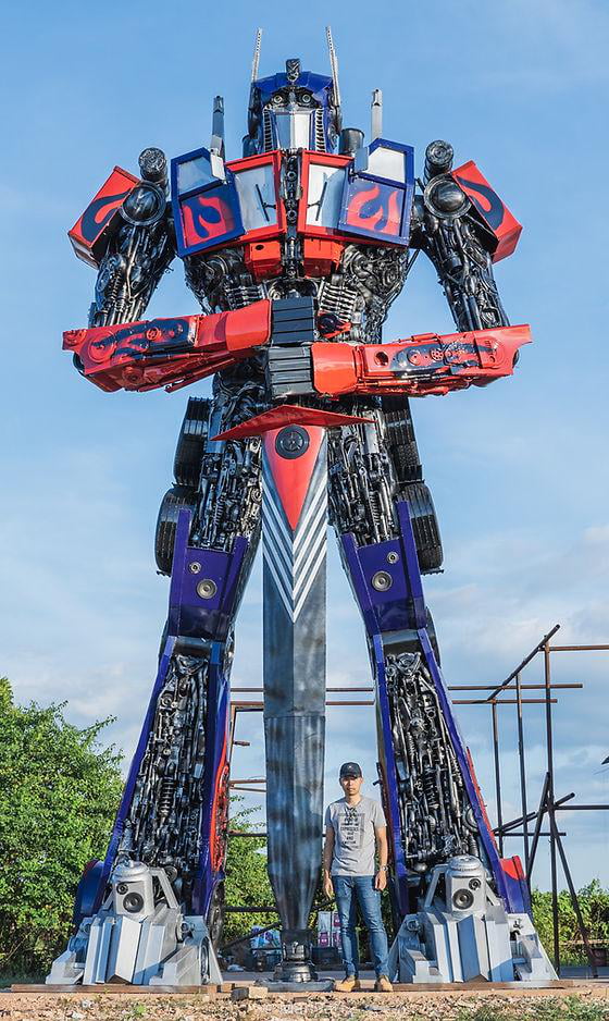 Mari9art's Scrap Metal Sculpture of Optimus Prime. - 9GAG