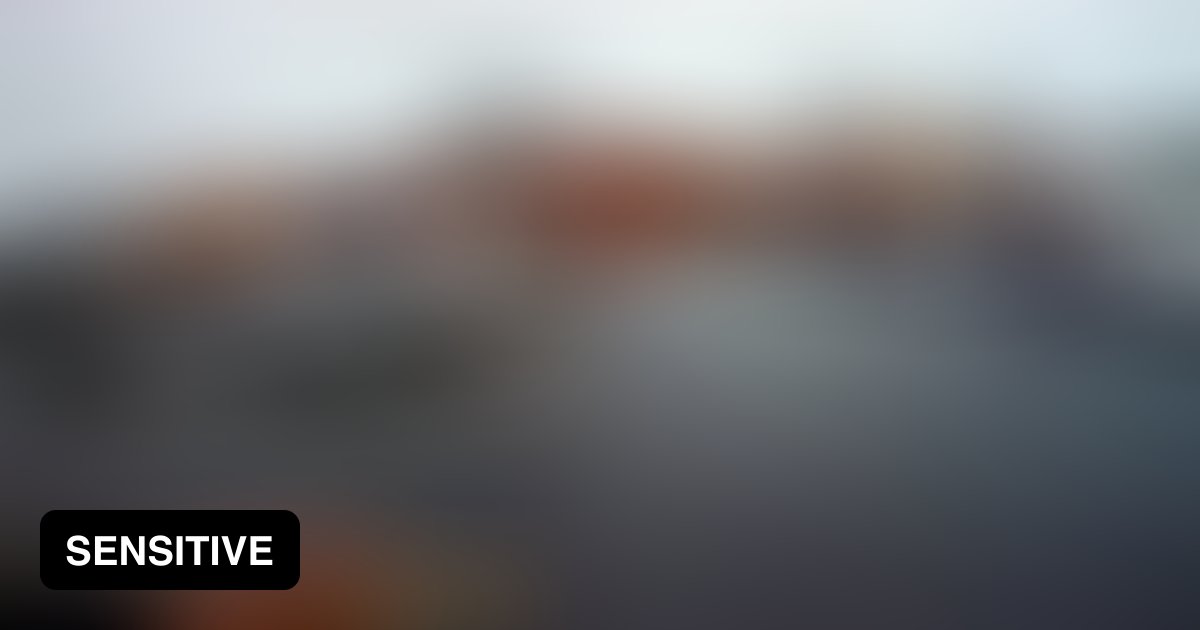 This man's quick thinking with the shopping cart is truly impressive. - 9GAG