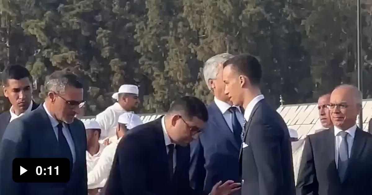 Prince Moulay Hassan of Morocco avoids hand kisses in every way ...