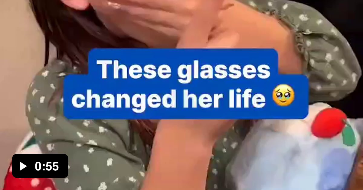 Deaf girl tries caption glasses that lets her see conversations in real time - 9GAG