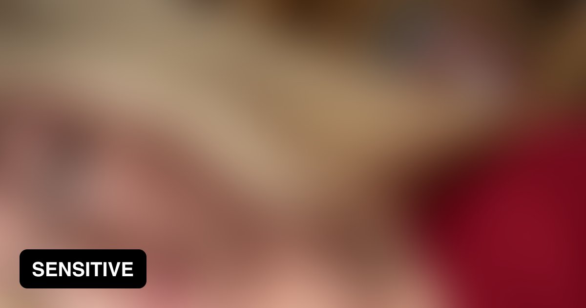 Blonde in RED - 9GAG