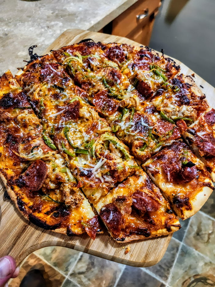 Tavern style thin crust - 9GAG