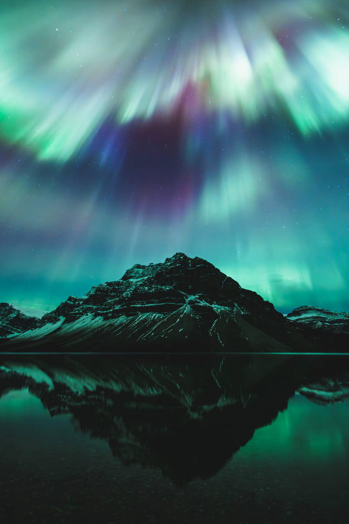The Aurora Borealis over Banff National Park - 9GAG