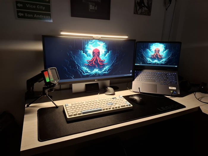 Working/gaming setup - 9GAG