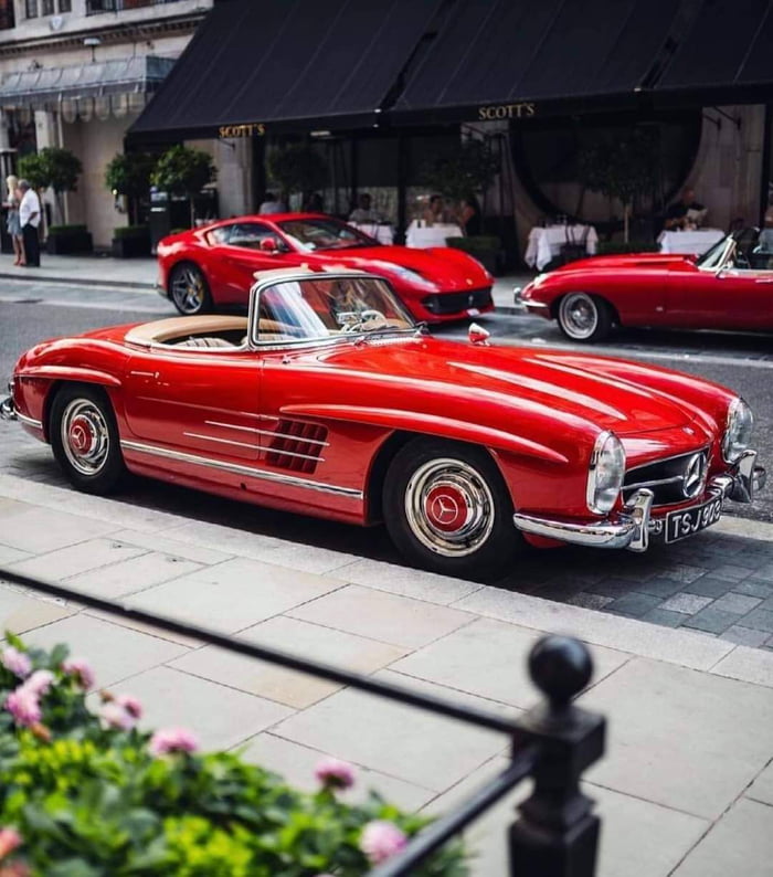 Ladies in Red - 9GAG