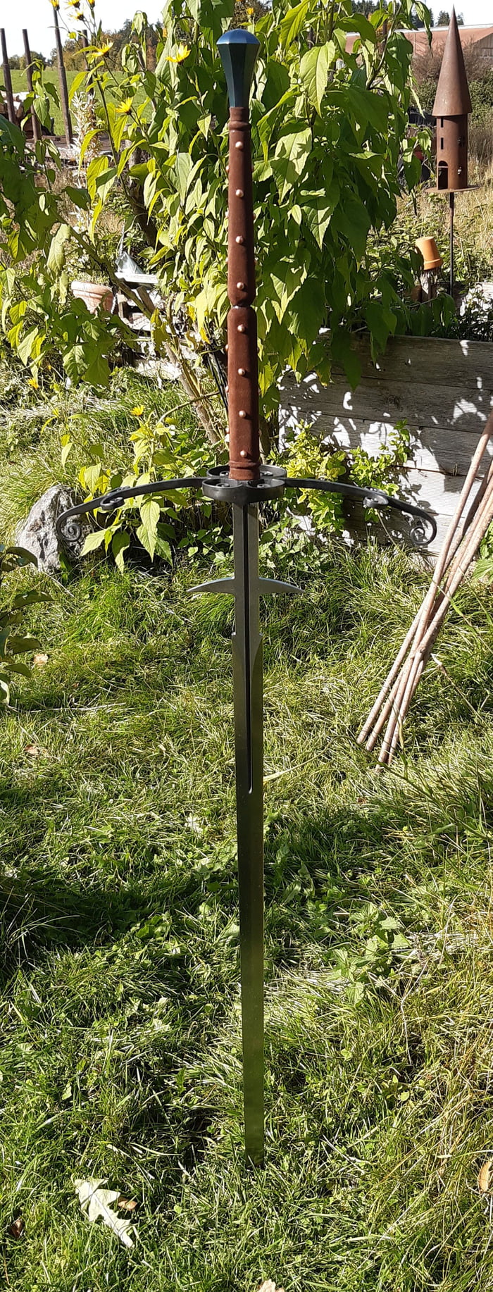 Replica of a 15th century Zweihänder like the ones used by the ...