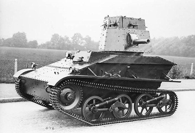 Tank of the day august 3rd 2022 ladies and gentlemen the Vickers light ...