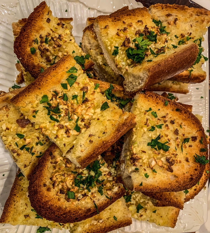 Just some garlic bread - 9GAG