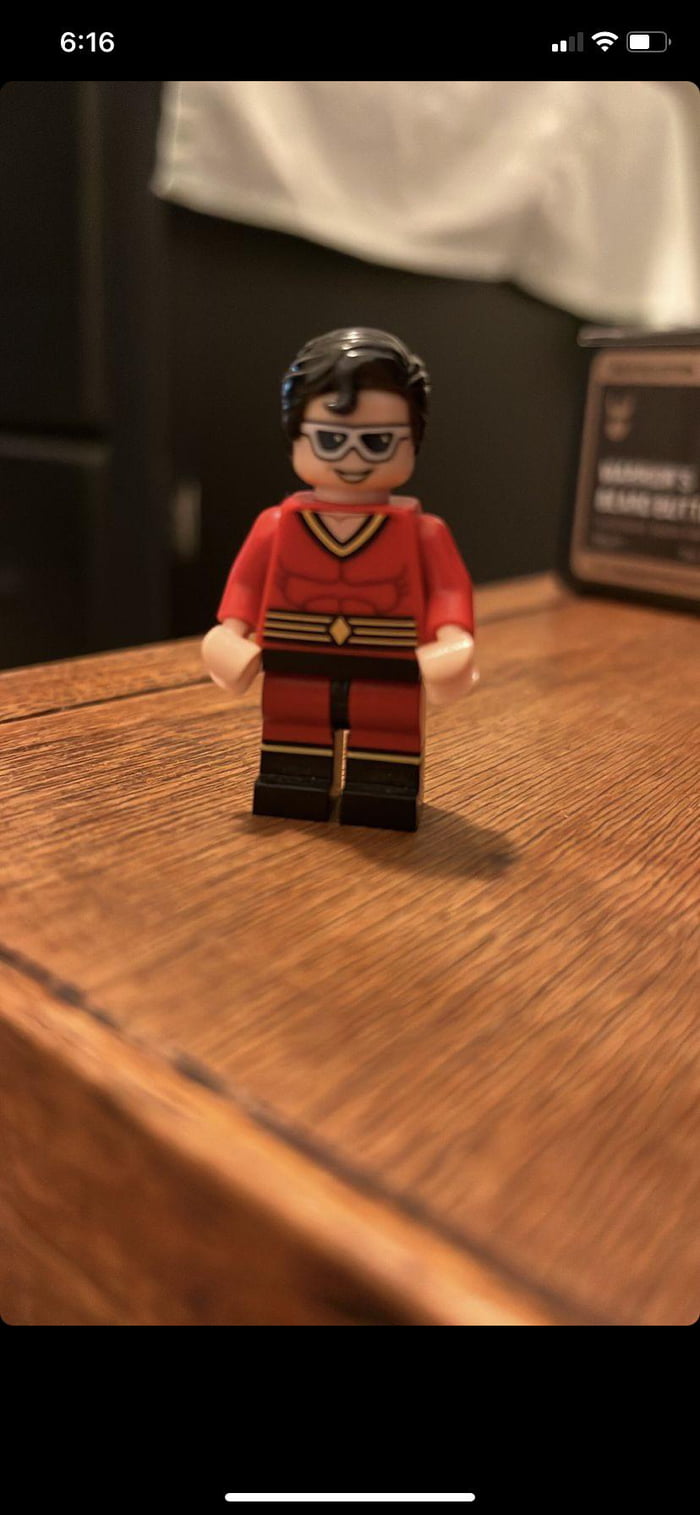 Friend asked me what minifig this is. Looked through all the minifig ...