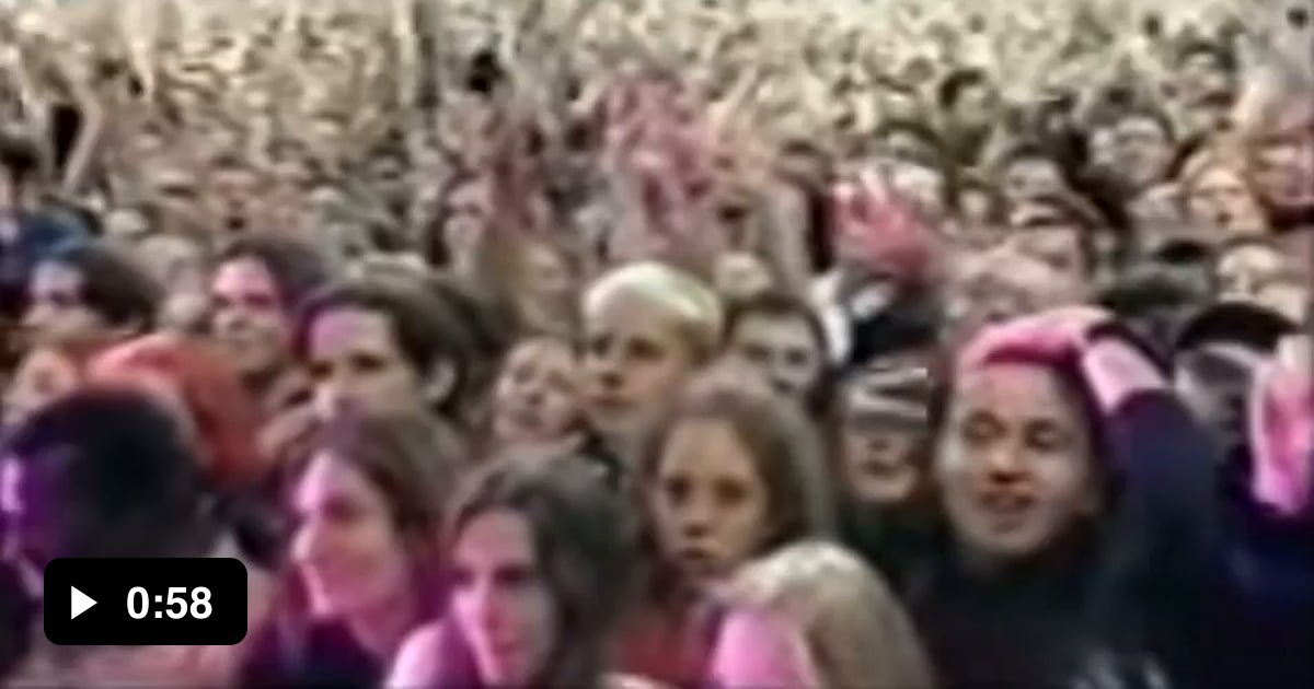 Michael Jackson stops his show to rescue a bug stuck on the stage - 9GAG