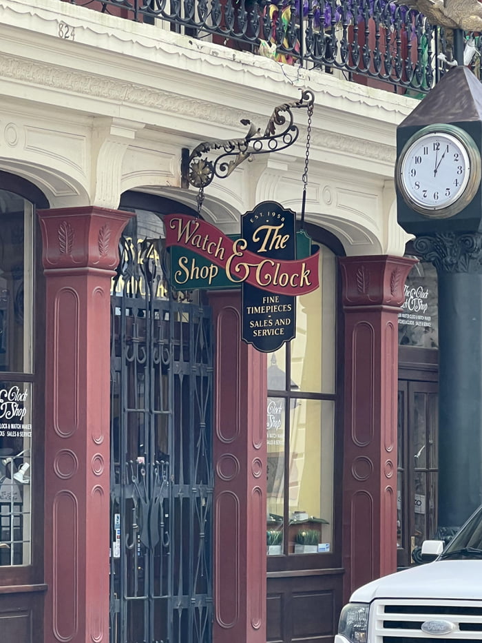 Watch The Shop Clock (Glock?) - 9GAG