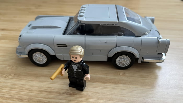 The man with the golden gun - 9GAG