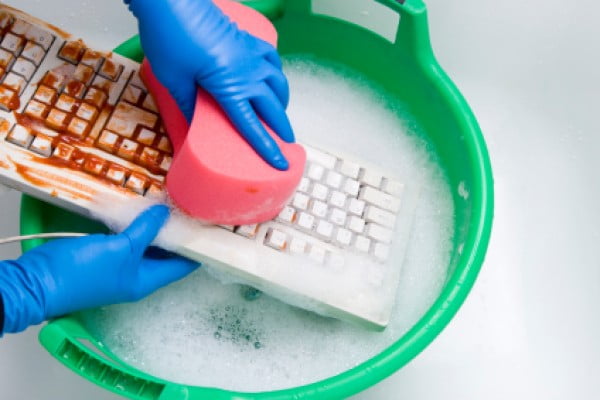 How do you keep your hands from sweating while gaming? - 9GAG