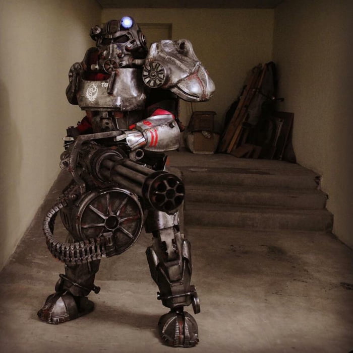10kg minigun and a cosplay done right! - 9GAG