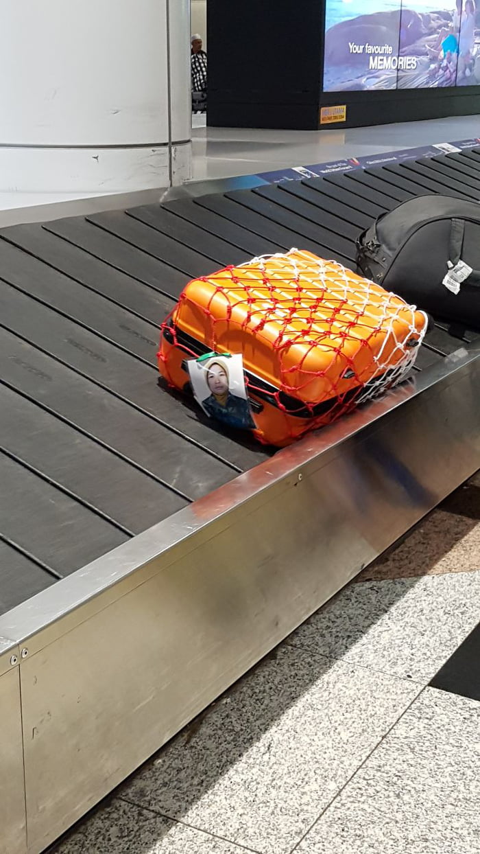 How to not lose your luggage - 9GAG