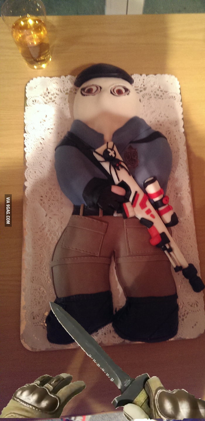 So I made a csgo cake.. - 9GAG