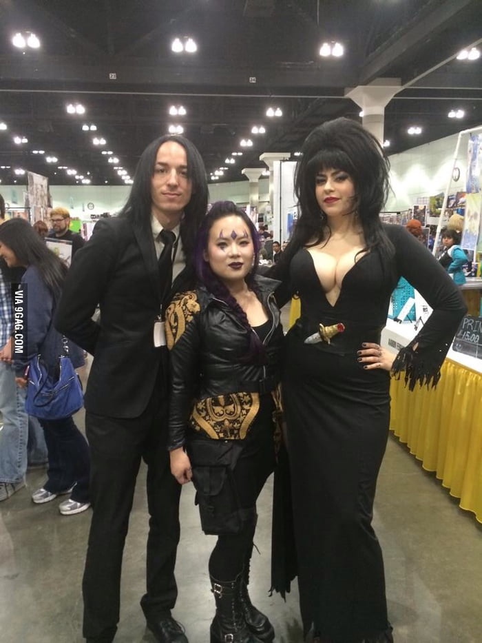 Elvira Cosplay at Comikaze 2014 - 9GAG