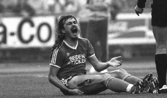 Throw back to when Ewald Lienen in 1980 got probably the worst sports ...