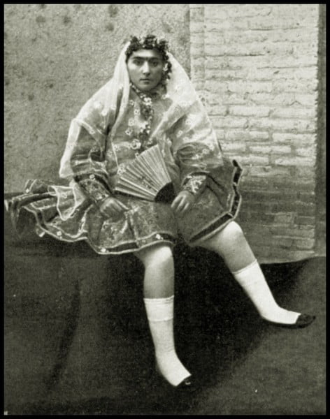 This was princess Qajar of Persia (not the mustache dude) - 9GAG
