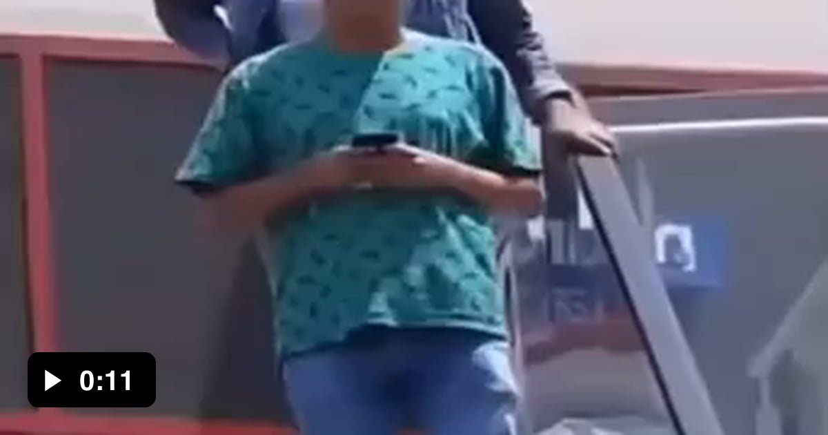 He definitely saw that girl from somewhere - 9GAG