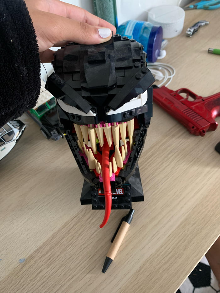 Nah bro that’s wenom ☠️ - 9GAG