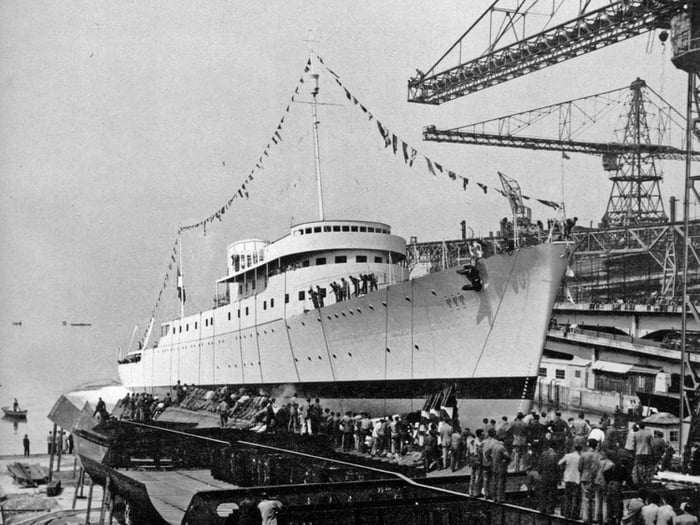 Launch of Mussolini's yacht Diana, later completed as fast aviso for ...