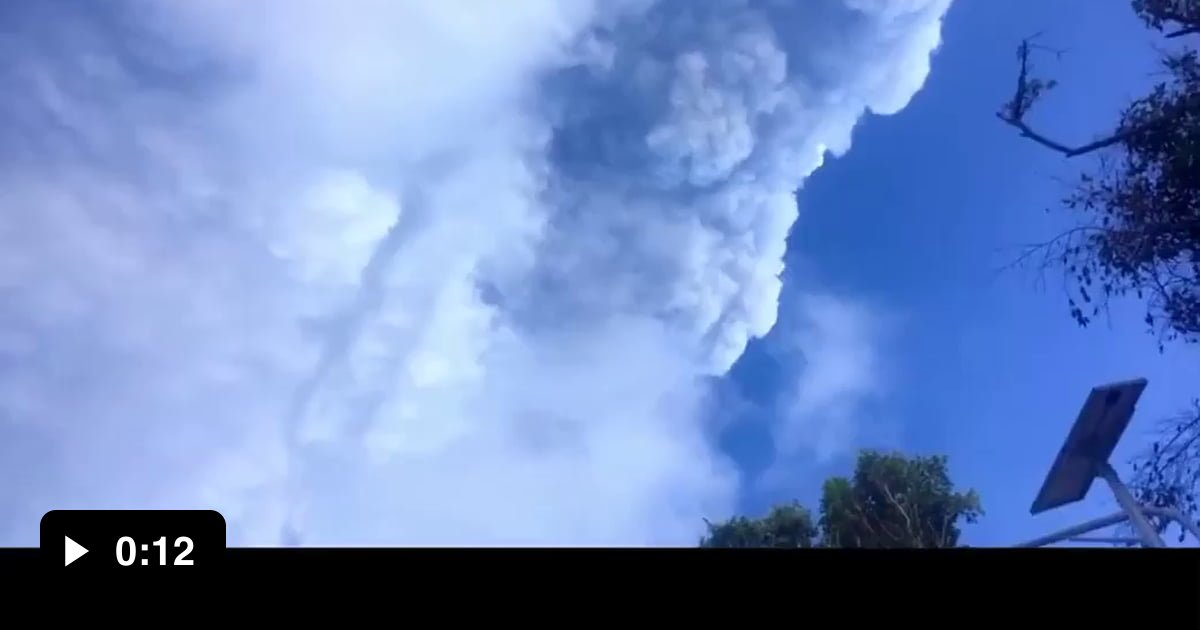 The shockwave of the Tonga volcano eruption hitting Fiji about 500 ...
