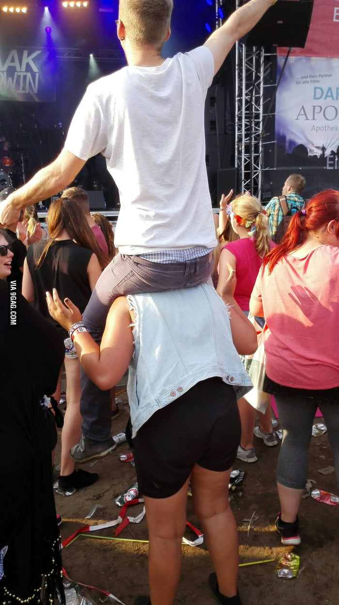Germany where women carry men - 9GAG