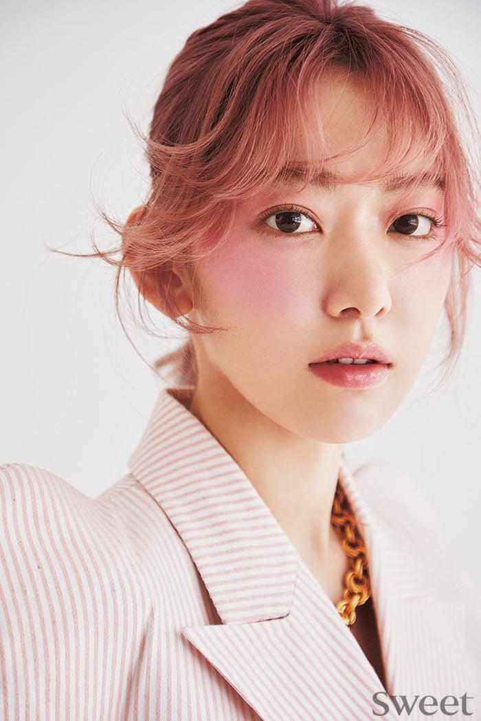 210914 Miyawaki Sakura X Sweet Magazine 9gag