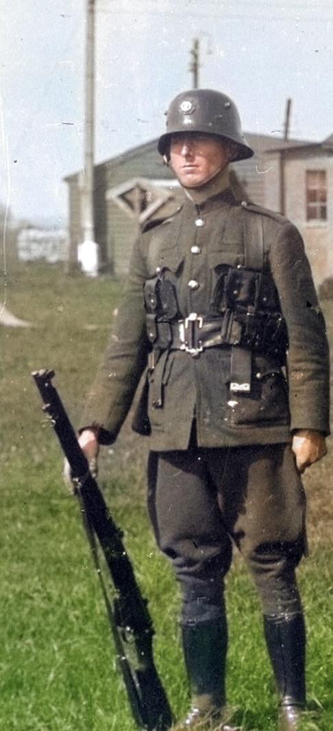 Irish Army soldier (1930s) - 9GAG