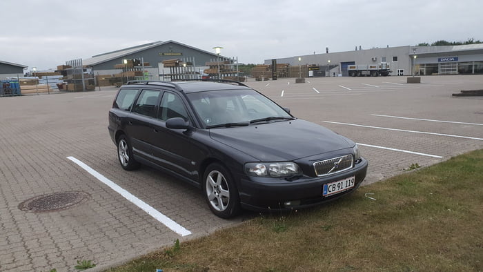 Just got a new moose.. Volvo V70 T5.. :-D - 9GAG
