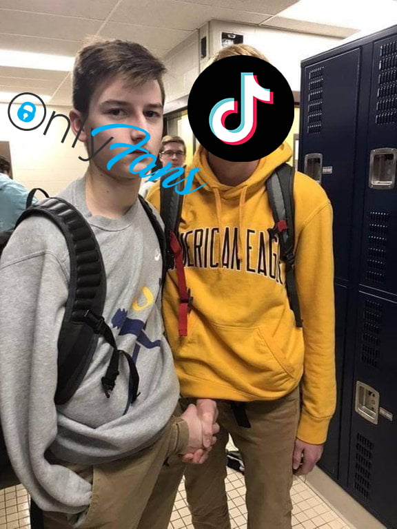 Common guys I just wanna see memes - 9GAG