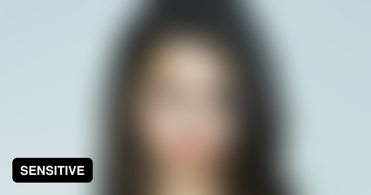 Selena Gomez in a promotional shoot for 'Spring Breakers' - 9GAG