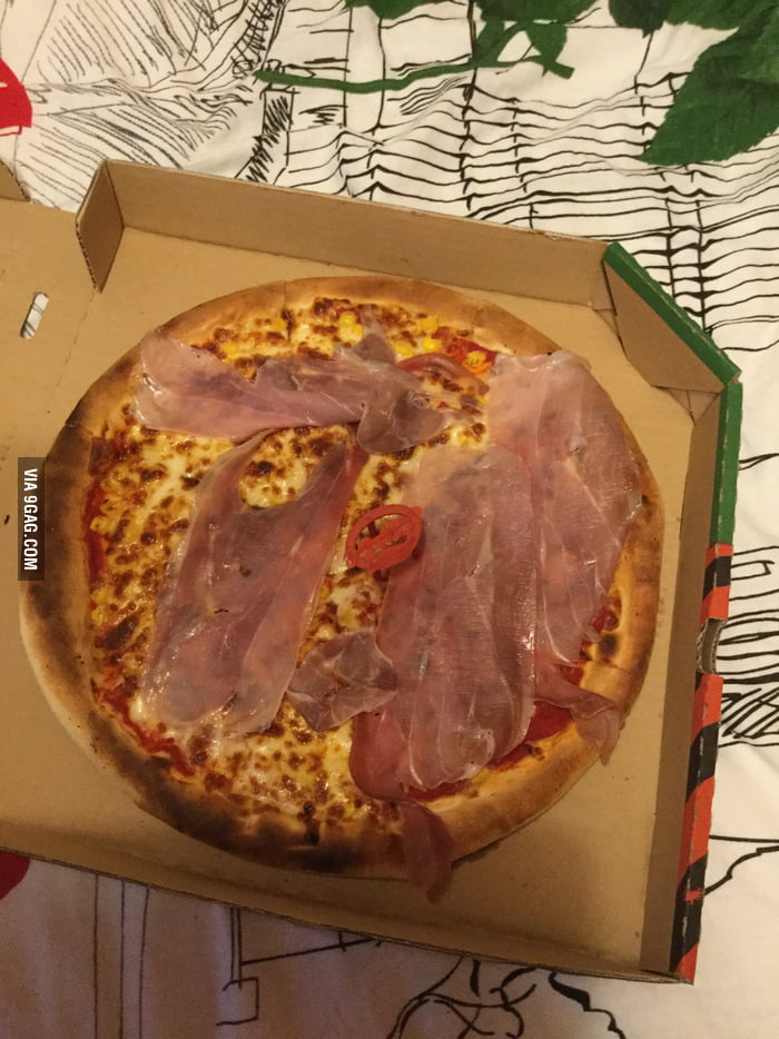 We've just ordered the ugliest pizza ever - 9GAG