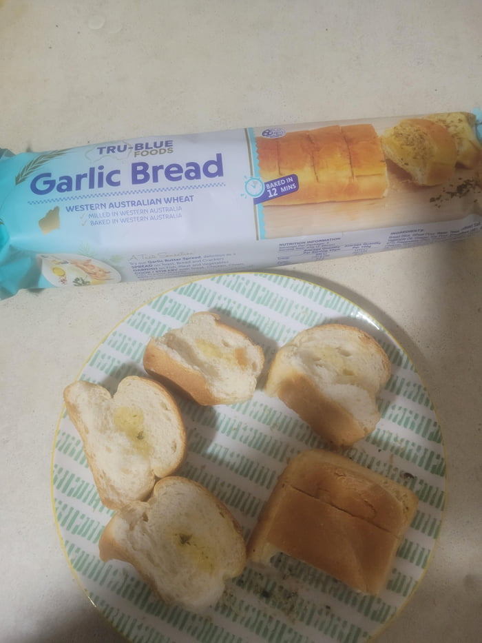 Worst garlic bread ever - 9GAG