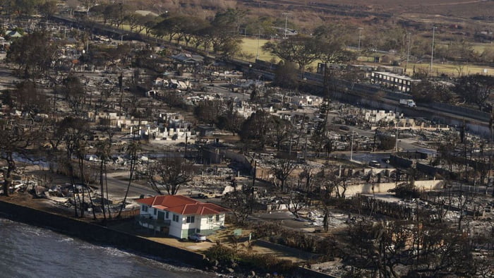 The lonely house in Hawaii which survived the fire without damage ...