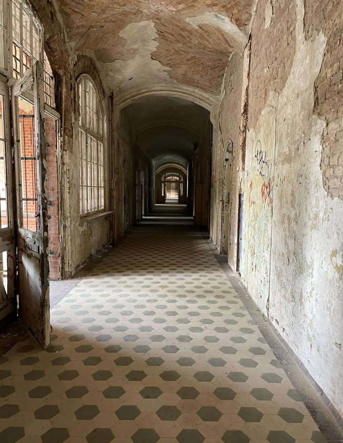 Beelitz Heilstätten Pt. 2 - 9GAG