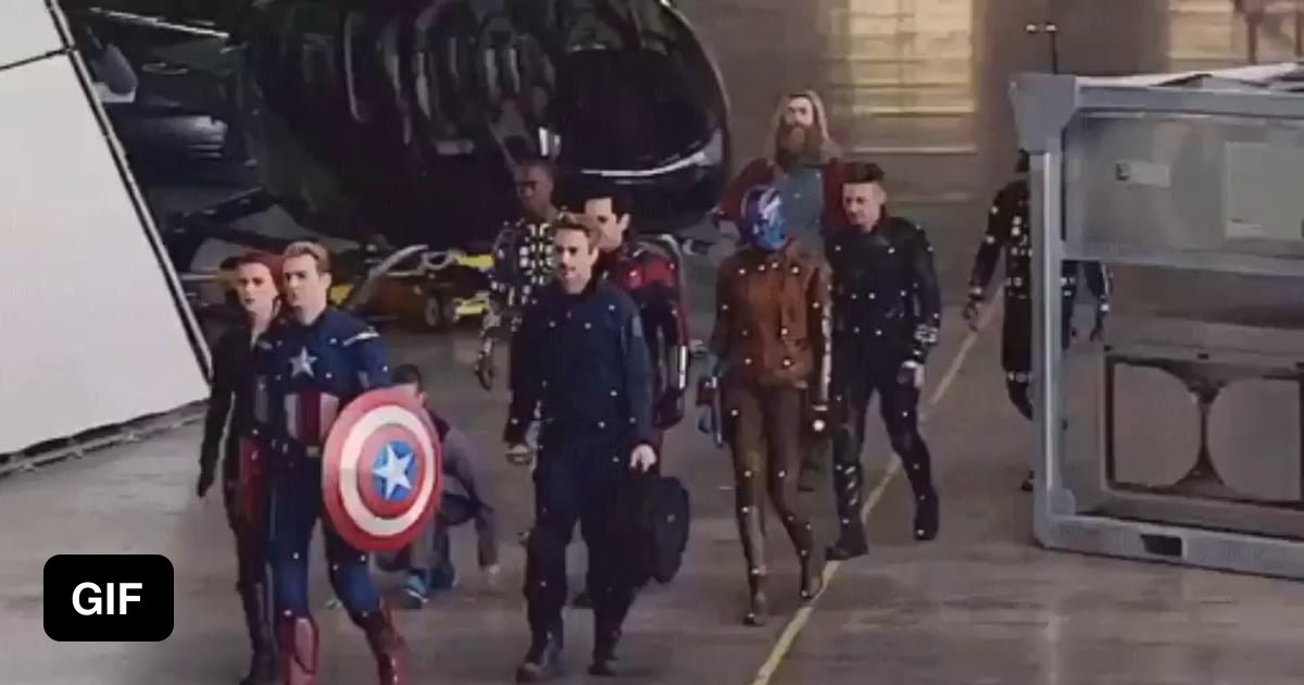 Sean Gunn doing on-set motion reference for Rocket Raccoon in Avengers: Endgame. - 9GAG