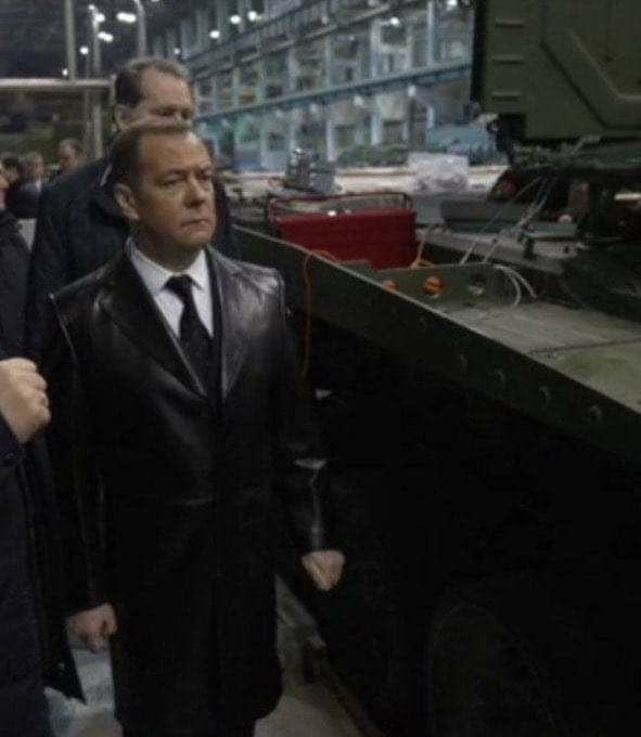 Herr Flick inspecting tank production - 9GAG