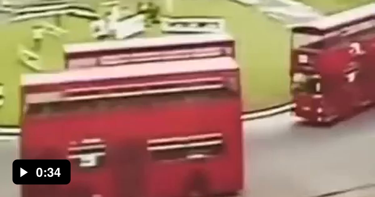 Double-decker bus racing in 1982 - 9GAG