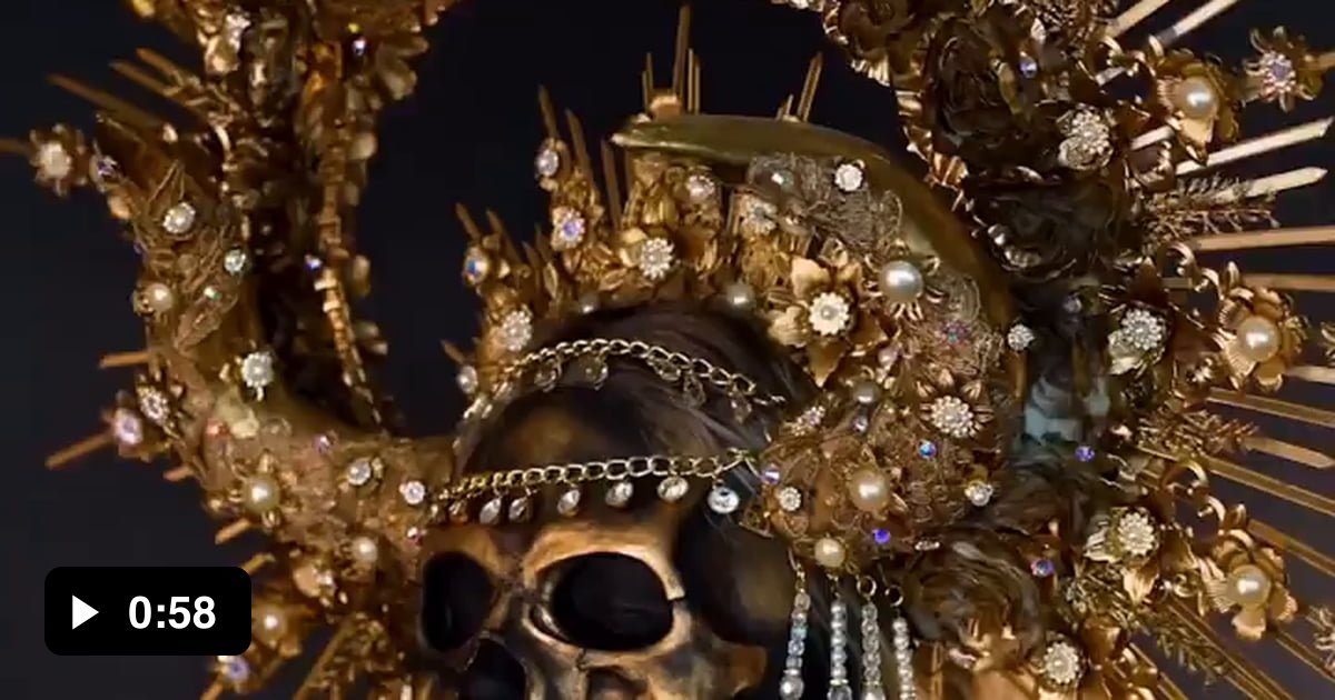 Gilded skull makeup - 9GAG